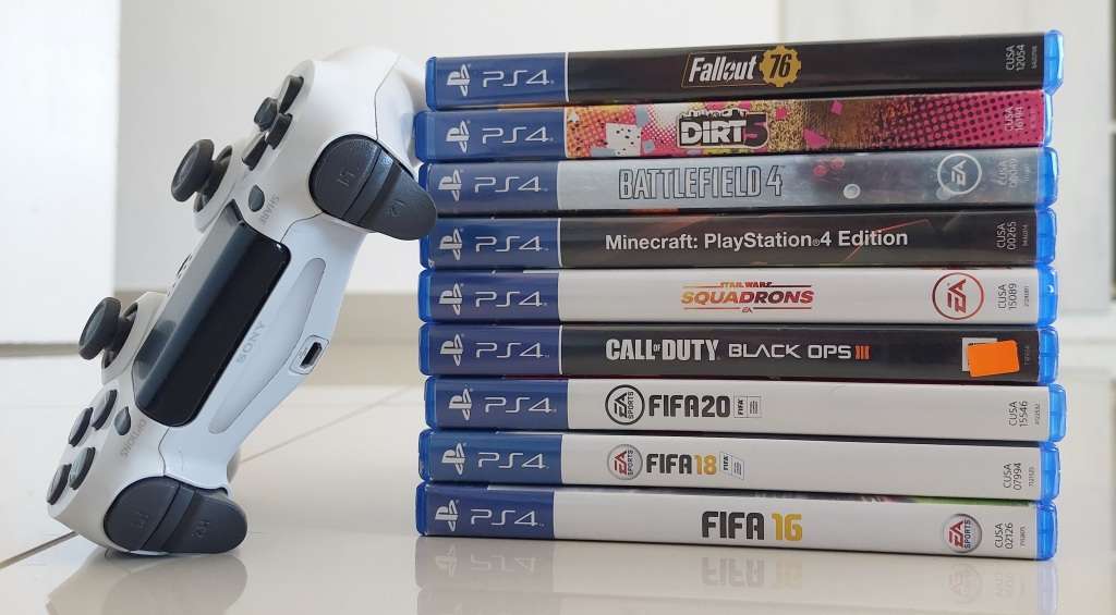 Controllers & Remotes - PS4 Dualshock 4 controller plus PS4 games for ...