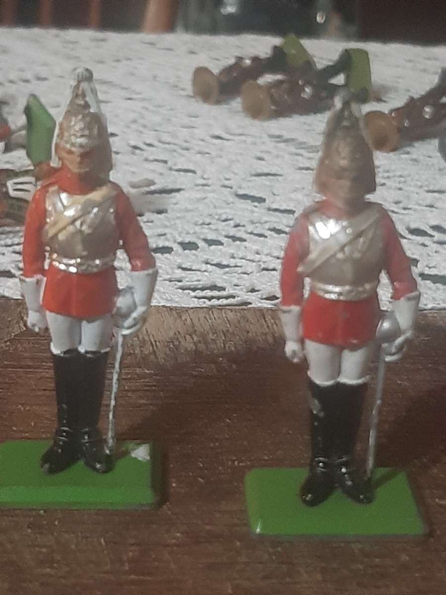 Vintage Toys - 3x Britain`s Led soldiers ( 2 with stand one without ...