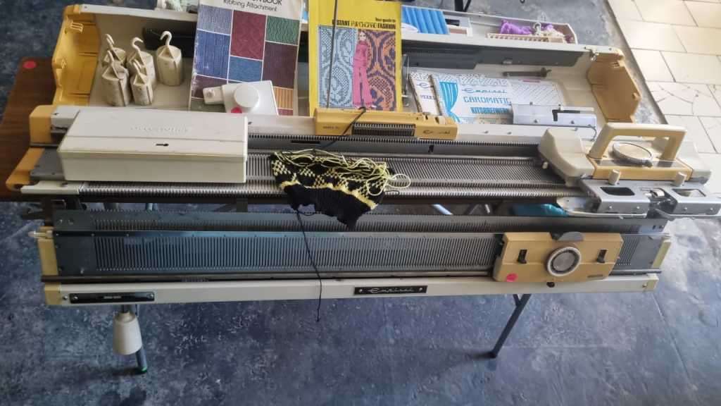 Machine Knitting - Empisal Mod 321 Knitting machine for sale in ...