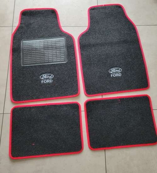 Floor Mats - 4 Piece Universal Fit Car Mat With Ford Logo - Red Lining ...