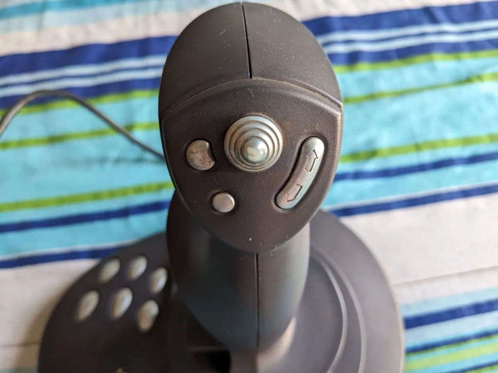 Joysticks - Genius MaxFighter F-31U flight simulator joystick ...