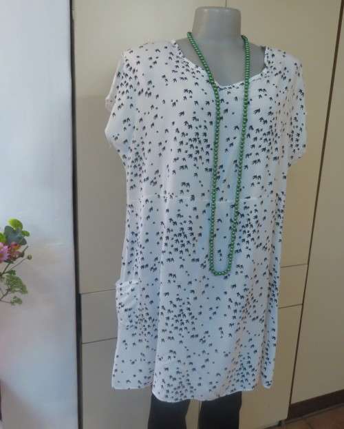 T-shirts & Tops - Playful long white viscose top with tiny black birds ...