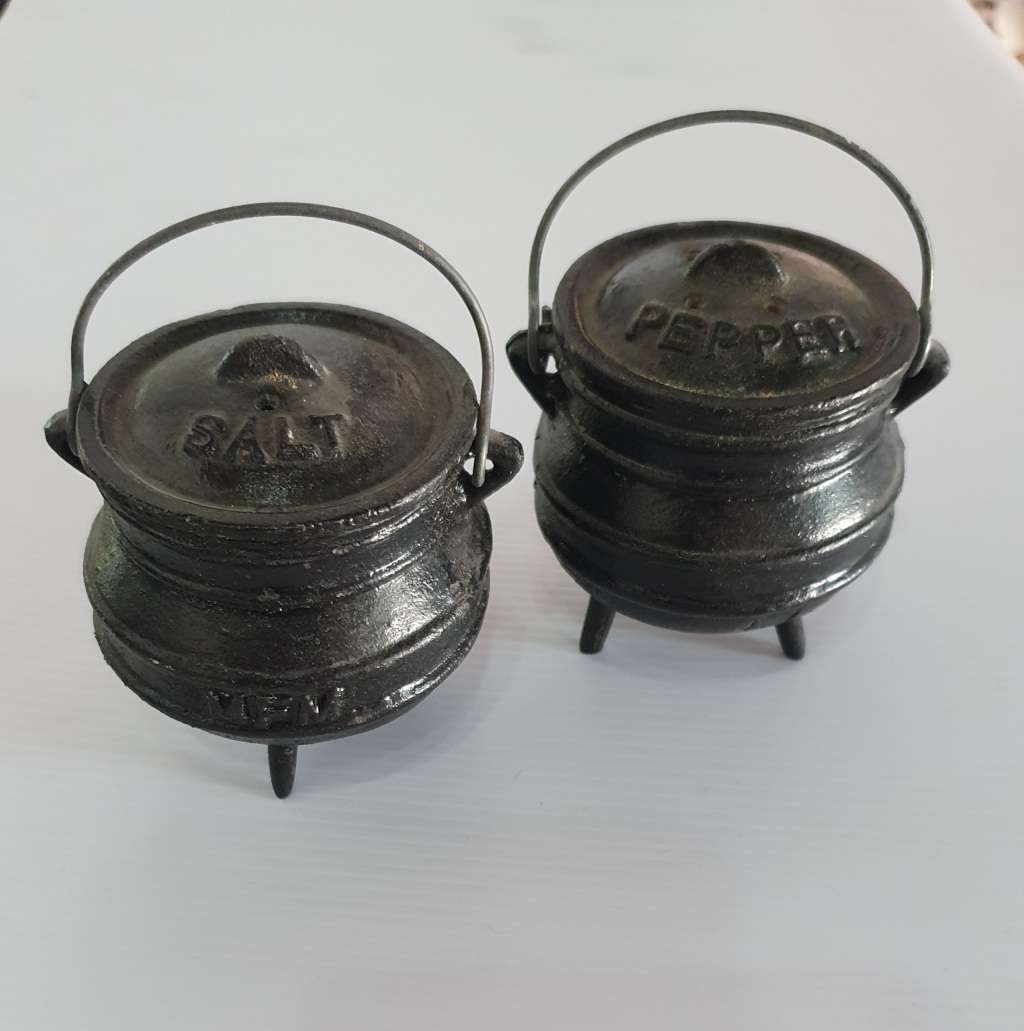 Other Metalware - 2 X HEAVY CAST IRON POTJIE SALT AND PEPPER SHAKERS ...