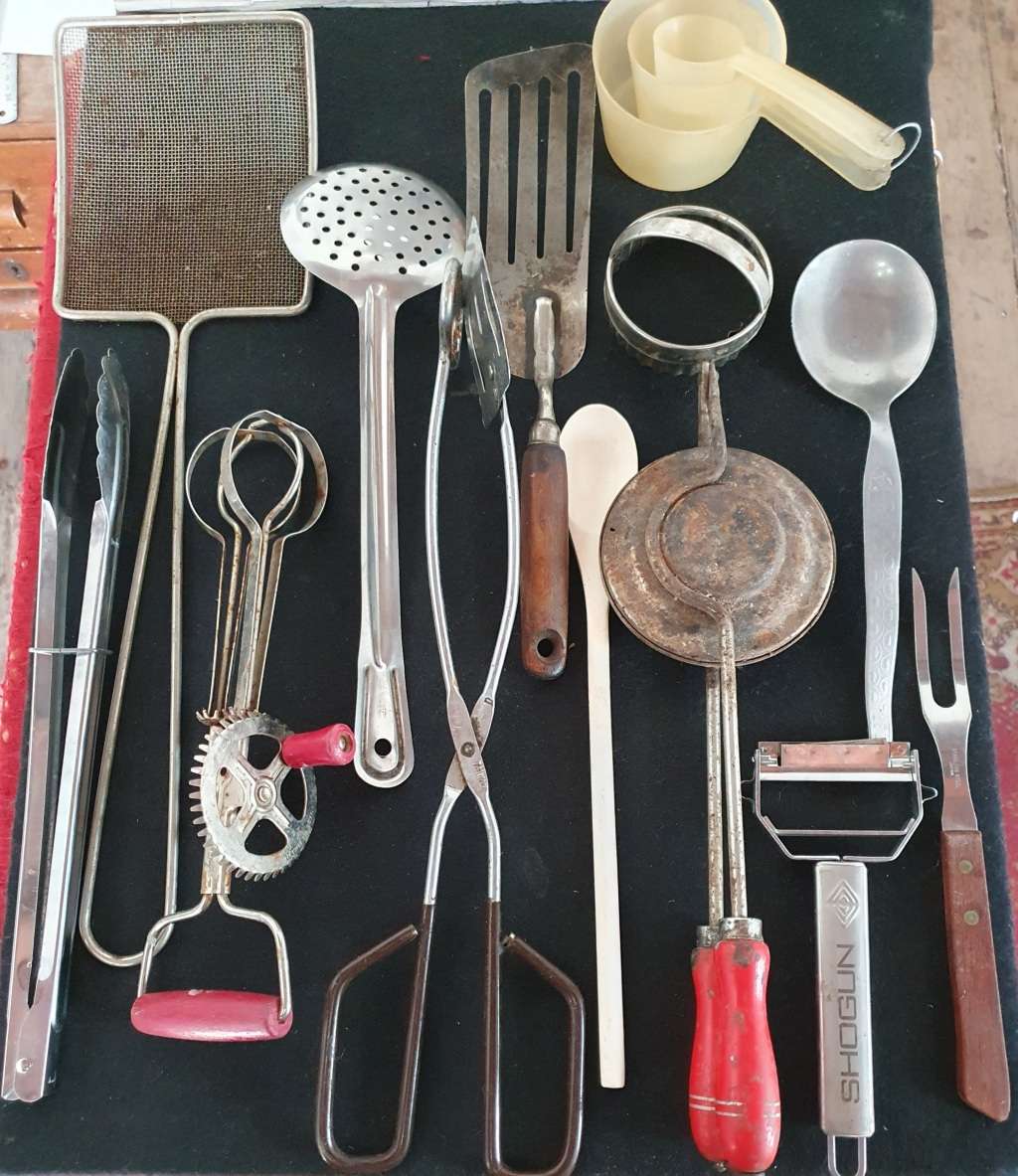 Cutlery - 13 PIECES VINTAGE BAZAAR TABLE KITCHENALIA !! ONE BID FOR ALL ...