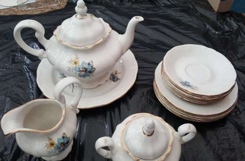 Crockery - Pretty Constantia Fine China RSA tea set was sold for R400 ...