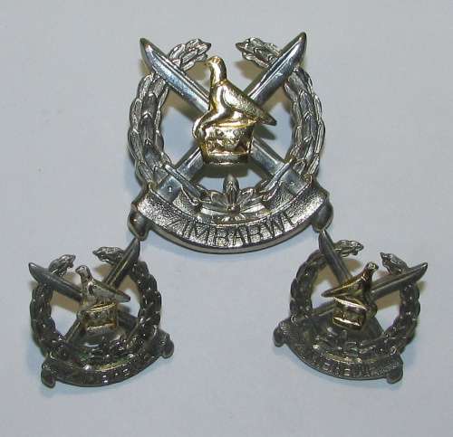 International Badges & Insignia - Zimbabwe - Army Cap and Collar Set ...