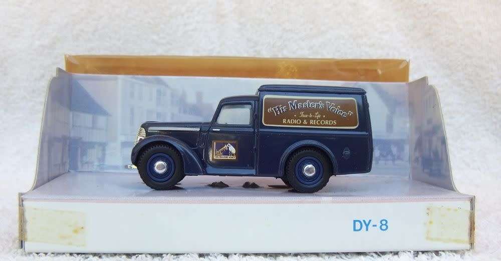 Road - A VINTAGE DIE CAST METAL MODEL OF THE 1948 COMMER 8 CWT VAN BY ...