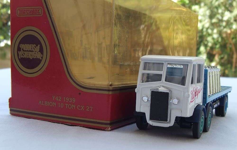 Road - A VINTAGE DIE CAST METAL MODEL OF THE 1939 ALBION 10 TON CX27 ...