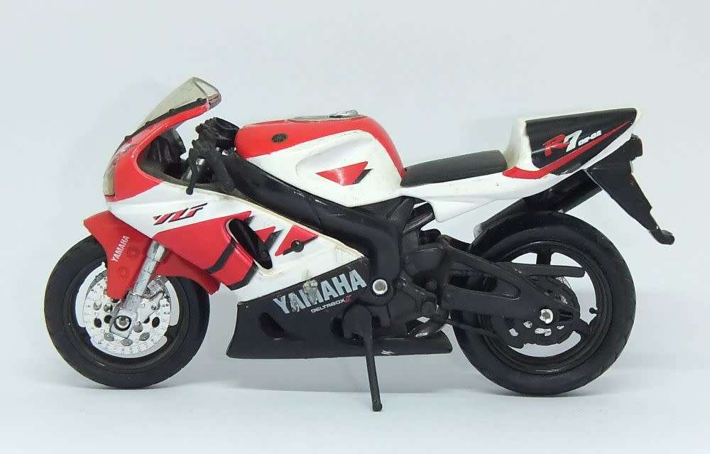 Road - A stunning detailed 1:24 scale die cast metal model of the ...