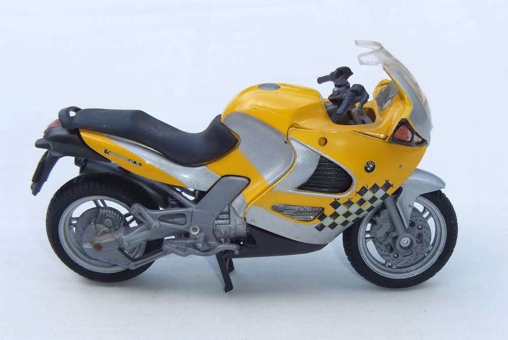 Road - An awesome detailed 1:24 scale die cast metal model of the BMW ...