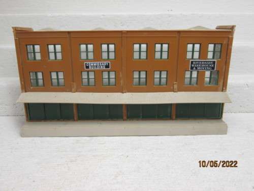 Scenery - HO SCALE : WALTHERS : OFFICE COMMIONARY BUILDING/RIVERSIDE ...
