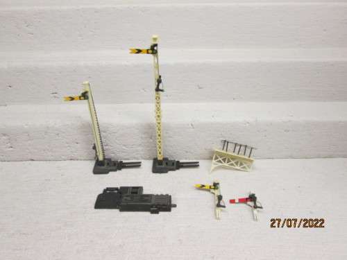 Scenery - OO SCALE : HORNBY : RAIL SIGNALS - X2 + SPARES for sale in ...