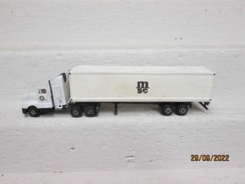 Scenery - HO SCALE : WHITE ROAD TRUCK WITH MSC REFRIDGERATOR CONTAINER ...