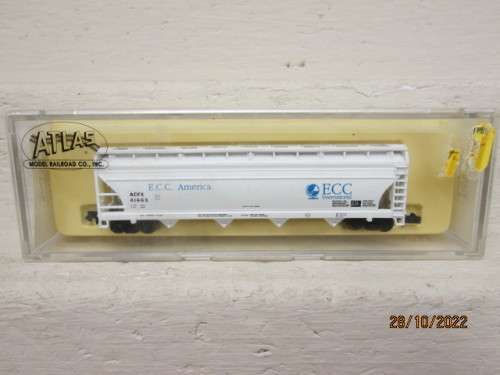 Locomotives - N SCALE : ATLAS : CENTRE FLOW - 4-BAY CLOSED HOPPER ...