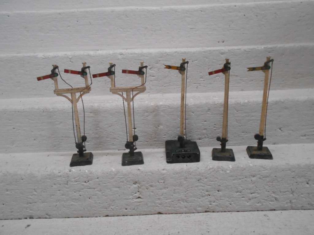 Scenery - OO SCALE - HORNBY DUBLO - VARIOUS RAIL SIGNALS - X5 was ...