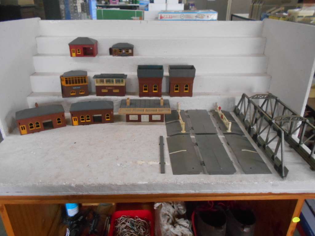 Scenery - OO SCALE - TRIANG - BUILDINGS, BRIDGE & EQUIPMENT for sale in ...