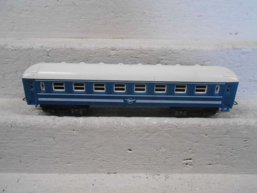 Rolling Stock - HO SCALE - LIMA - BLUE EXPRESS - COACH was listed for ...