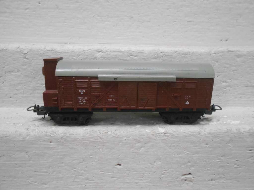 Rolling Stock - HO SCALE- LIMA - SNCF GAURDS VAN for sale in ...