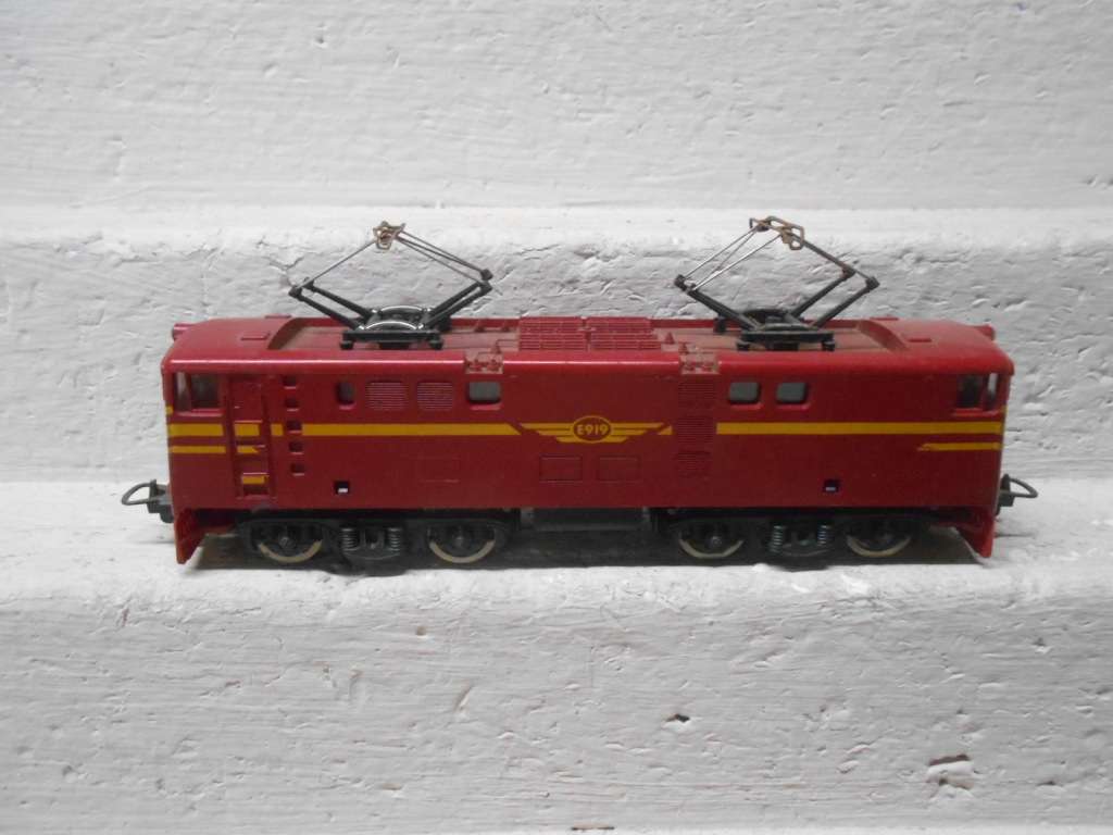 Locomotives - HO SCALE - LIMA - SAR - RED 5E DUMMY LOCOMOTIVE for sale ...