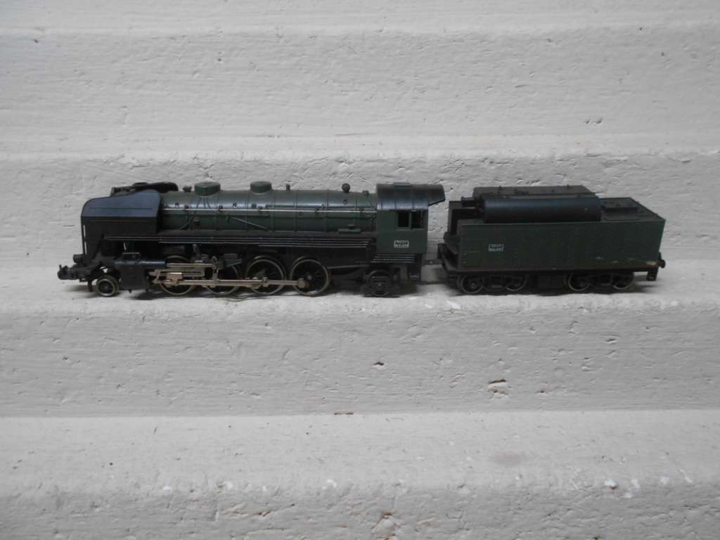Locomotives - HO SCALE - LIMA - SNCF - 2-8-2 STEAM LOCOMOTIVE for sale ...