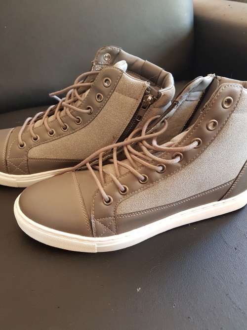 Casual - Men's "Refinery" Casual Shoes / Size: 8 / New / Bargain Bid ...