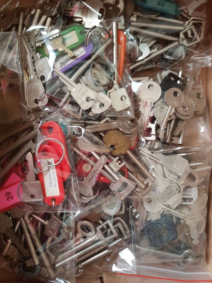 Wholesale & Bulk Lots - Bulk lot of secondhand keys & keyrings ***R1 ...