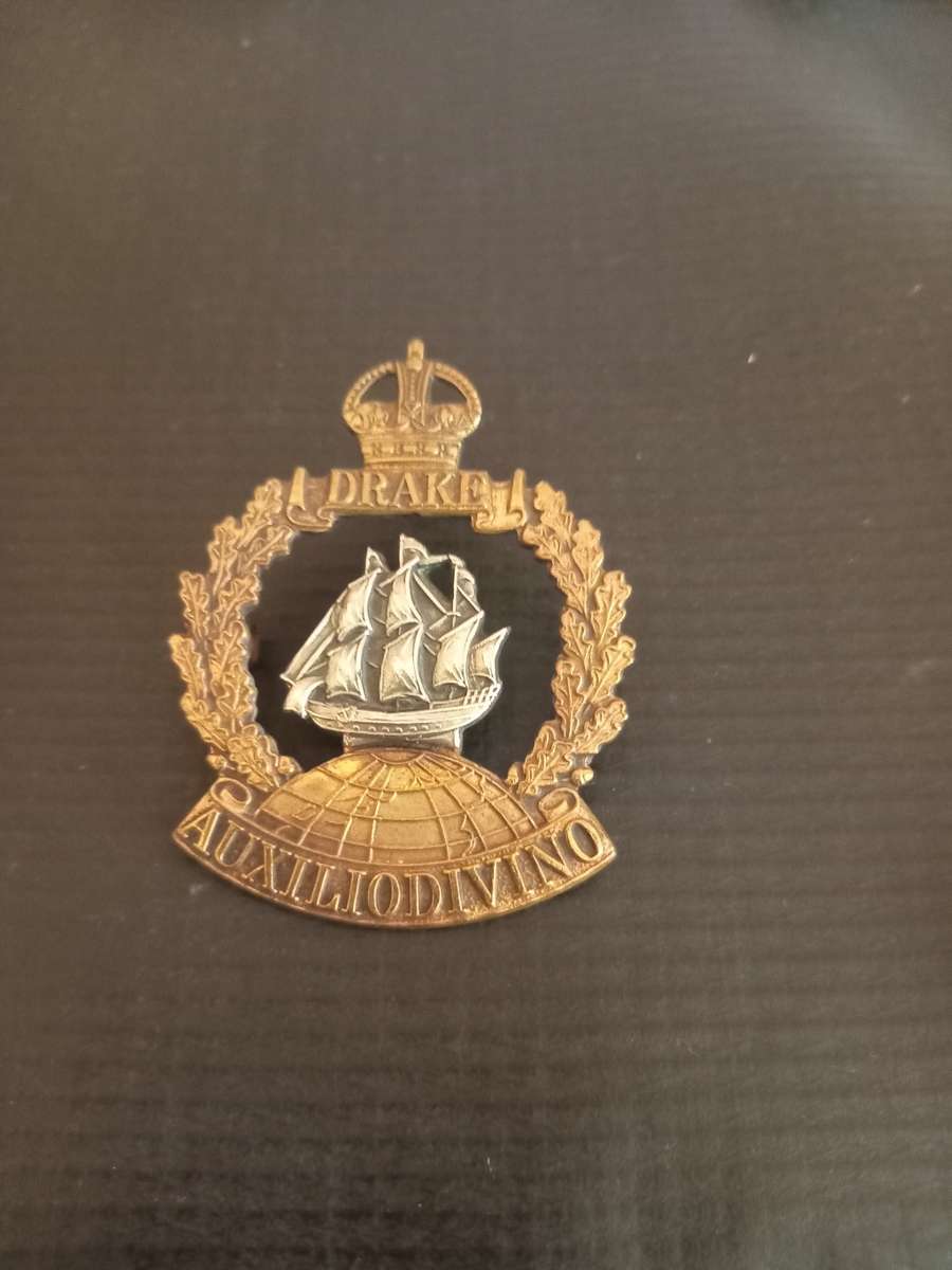 International Badges & Insignia - Royal Naval Drake battalion cap badge ...