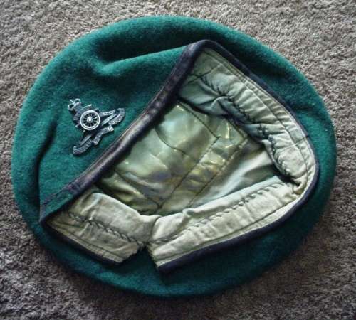 Headgear - 29th Commando Regiment Royal Artillery green beret and badge ...