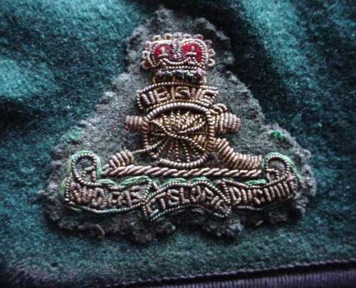 Headgear - 29th Commando Regiment Royal Artillery green beret and wire ...