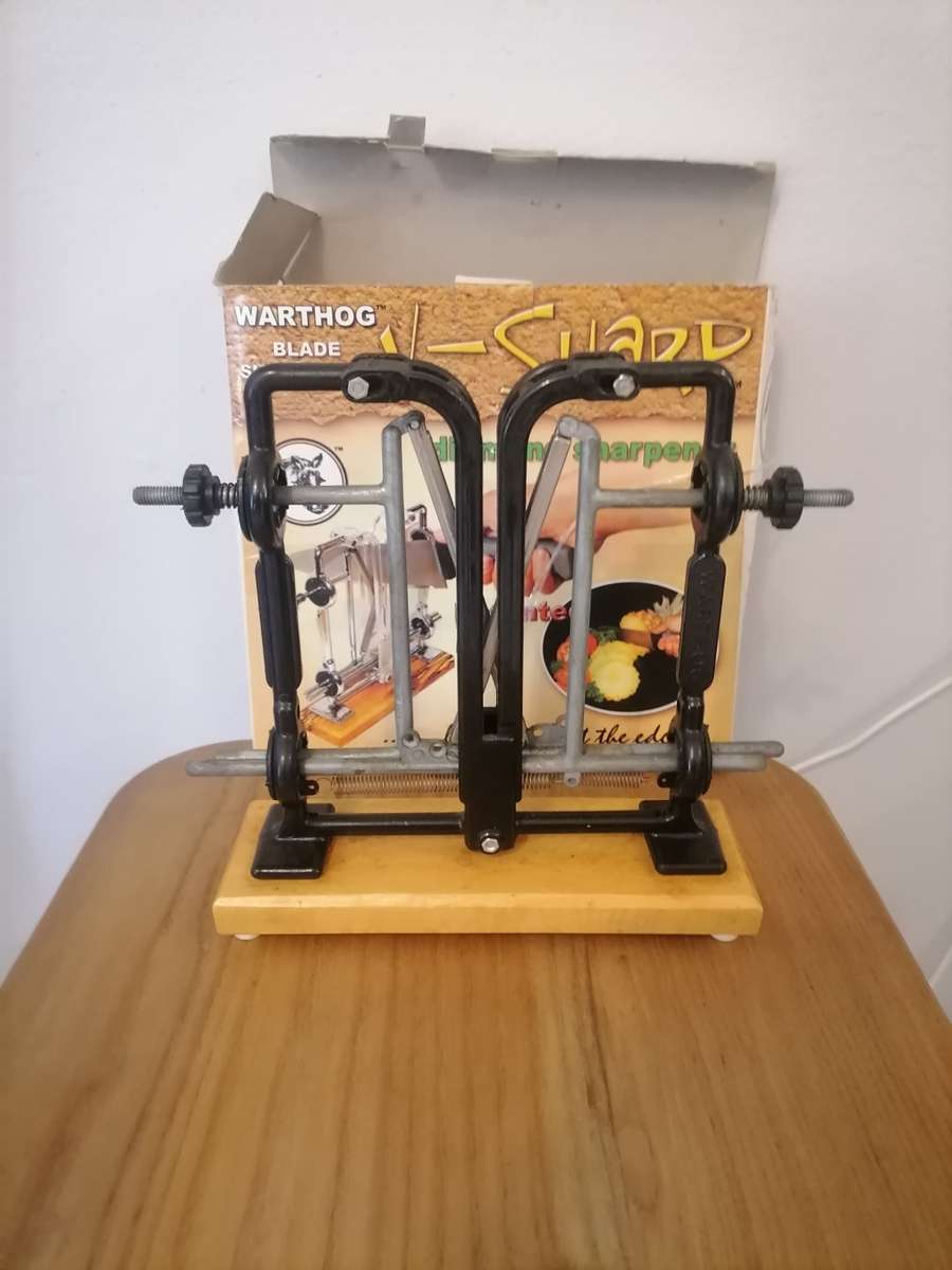 Knives - Warthog V-SHARP BLADE Sharpeners - Comes with Original Box was ...