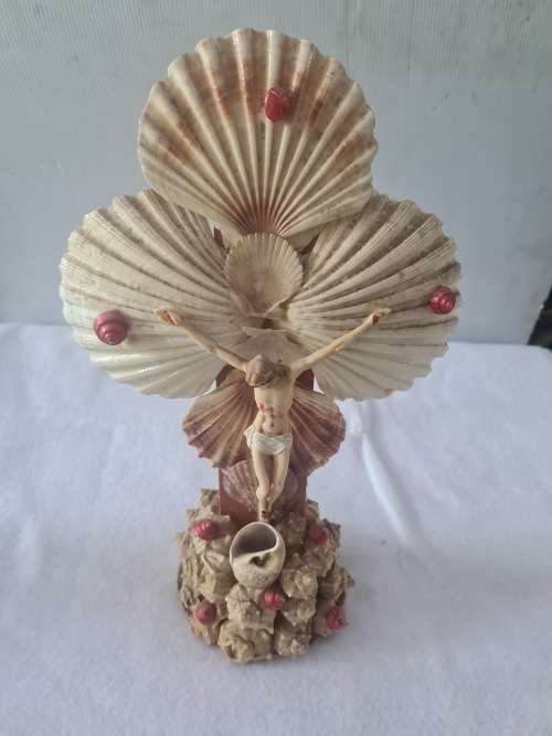 Deities, Statues & Plaques - STATUE OF CHRIST ADORNED WITH SEA SHELLS ...