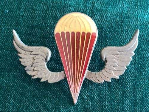 International Badges & Insignia - KENYA FREEFALL PARACHUTE WING-RED AND ...