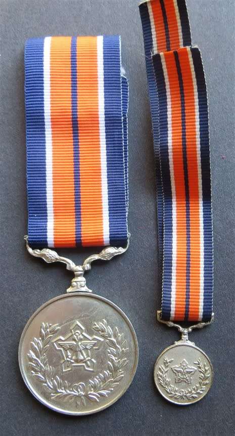SADF & SANDF - SA Army General Service Full + Miniature Size Medal Set ...
