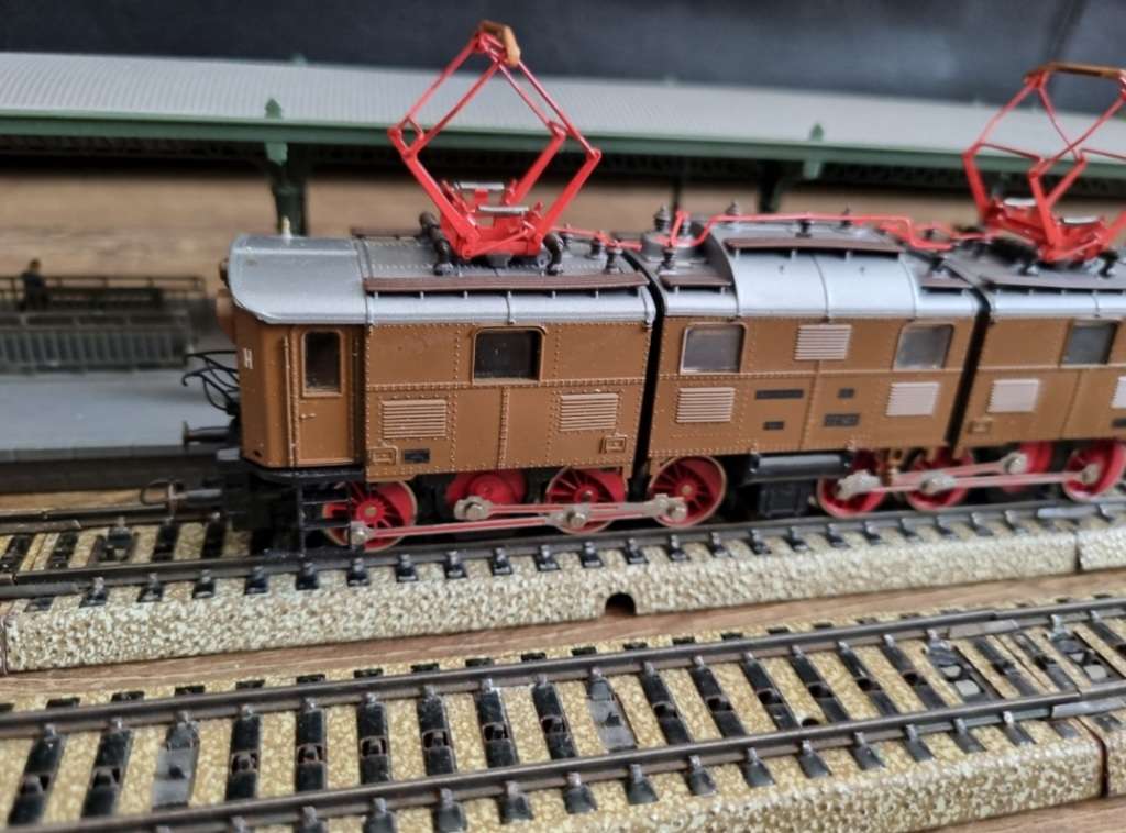 Locomotives - ROCO Electric Locomotive BR E91 (H0 scale) for sale in ...