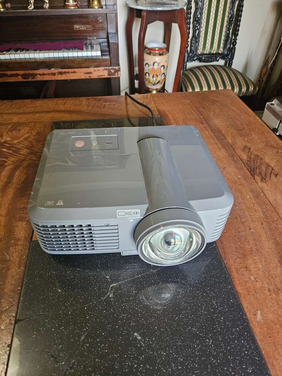 Projectors - Smart Projector was sold for R343.00 on 24 Jan at 21:16 by ...