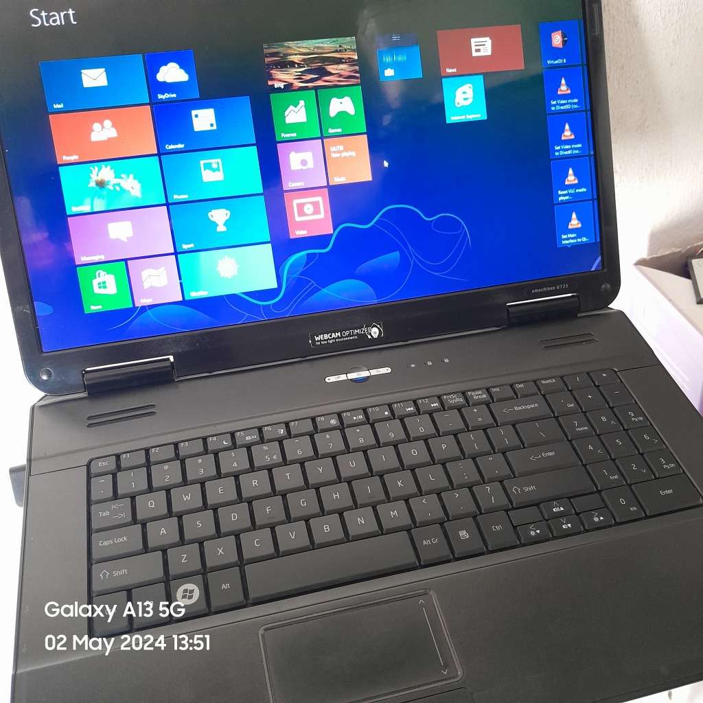 Laptops & Notebooks - EMACHINES G725 PENTUM (R) DUAL CORE WITH 2 HARD ...