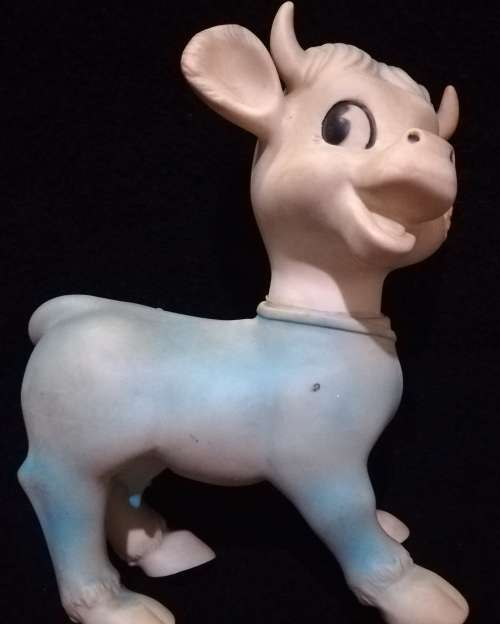 Vintage Toys - Vintage Vinyl / Rubber Cow (+/- 22cm x 22cm) was sold ...