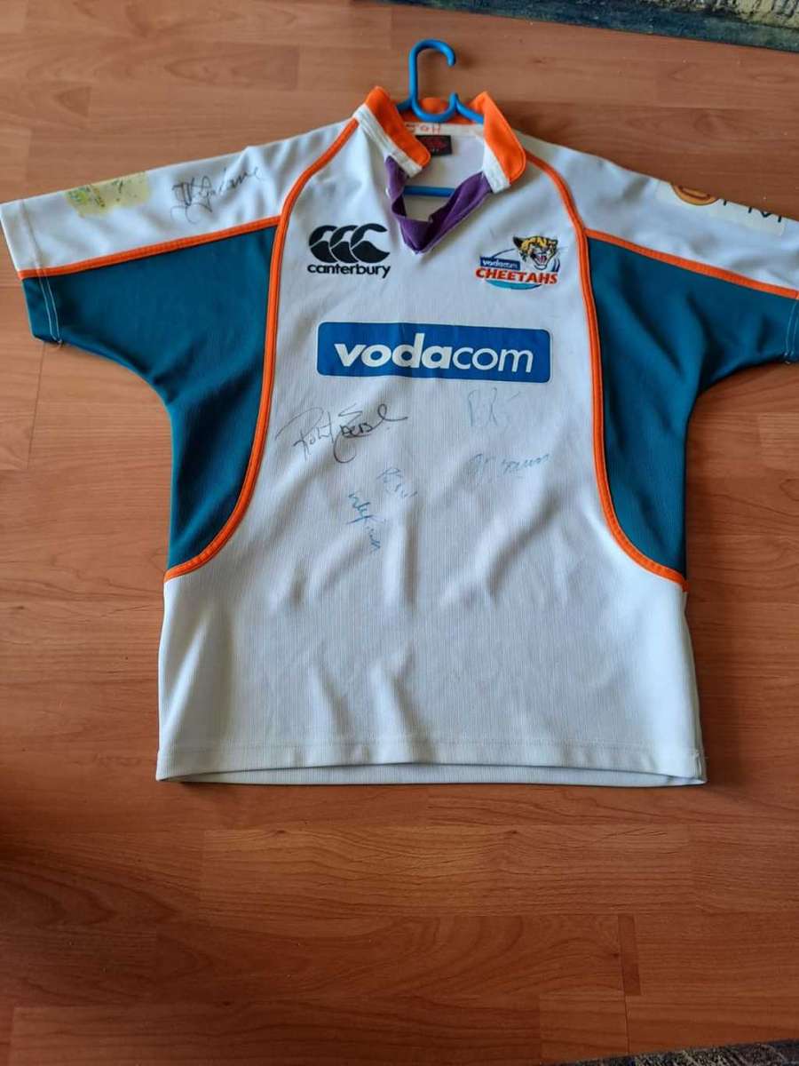 Sporting Memorabilia - Vodacom Cheetahs with 5 x Springbok signatures ...
