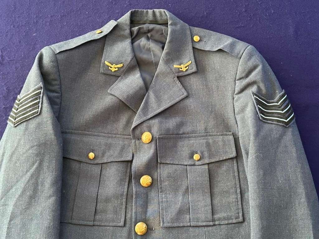 Uniforms - SAAF Airforce Tunic Complete with Rank of Sergeant ...