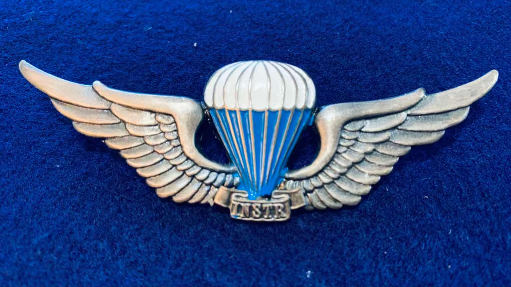 South African Army - SWATF Parachute Instructor Wing, Oxidised Silver ...