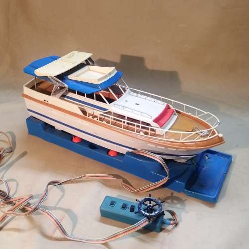 Maritime - Vintage Bakelight RC Boat CARRERA STRUCTO 90450 Motor Yacht ...