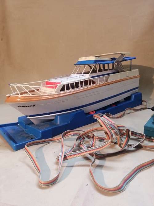Maritime - Vintage Bakelight RC Boat CARRERA STRUCTO 90450 Motor Yacht ...