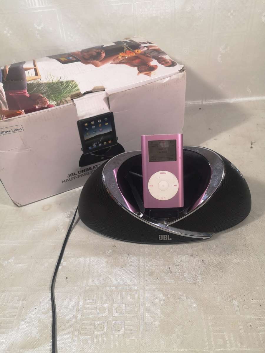 Docking Stations - VINTAGE APPLE IPOD 4GB WITH A JBL DOCKING STATION ...