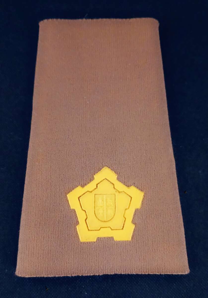 South African Army - SADF MAJOR RANK EPAULETTE TUPPERWARE R109 was ...