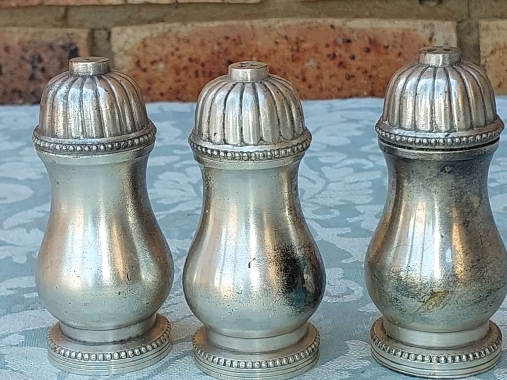 Utensils - A SET OF THREE VICTORIAN-STYLE SILVER-PLATED SALT AND PEPPER ...