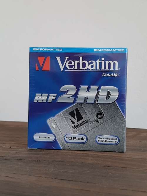 Vintage - Verbatim 3.5 inch floppy disks was sold for R150.00 on 17 May ...