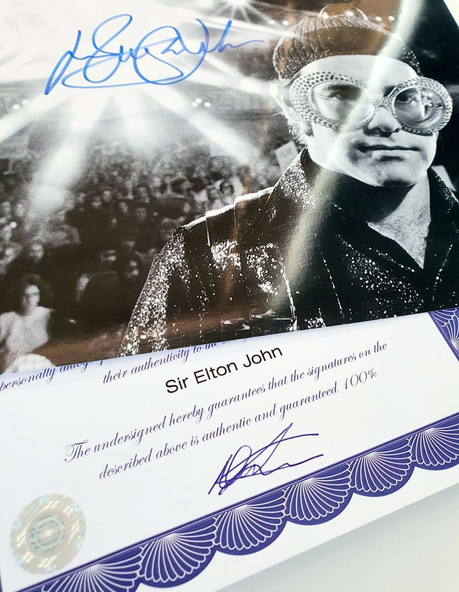 Music Memorabilia - AUTHENTIC AUTOGRAPH BY SIR ELTON JOHN - STUNNING ...