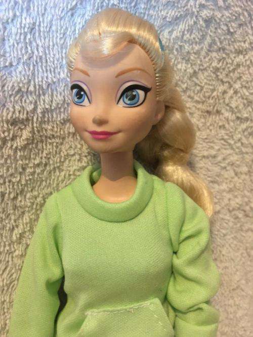 Dolls - Disney's Frozen Elsa Mattel 2012 - Same Size as Barbie was sold ...