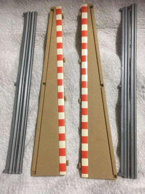 Trackside Props & Buildings - Scalextric - Set of Lead in Lead Out Run ...