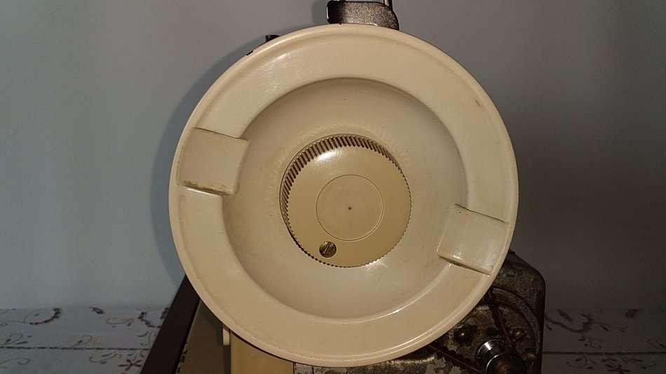 Sewing Machines & Overlockers - Singer 237 - Sewing Machine with Foot ...